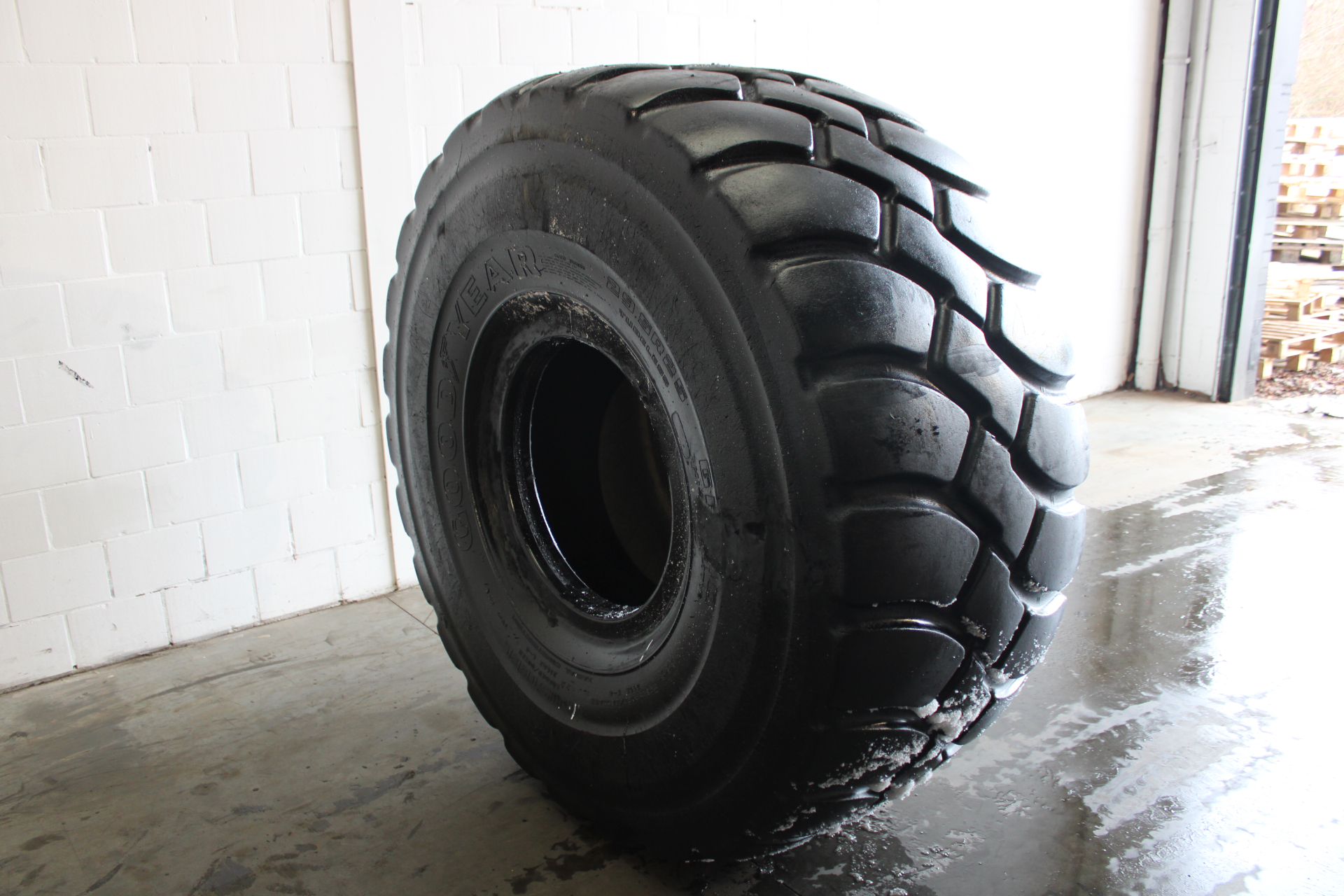 29.5R25 Goodyear GP-4D